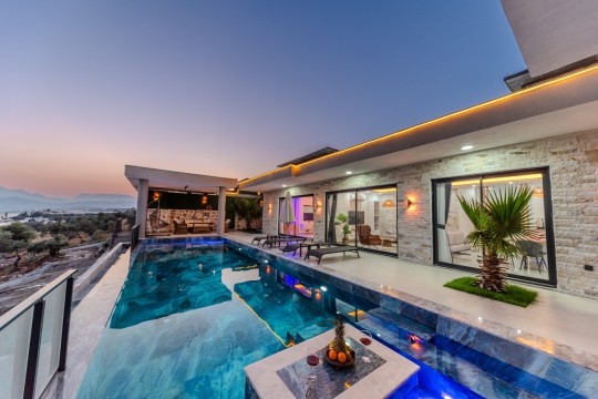 Villa Duru House, Jakuzili ve Saunalı Lüks Muhafazakar Villa